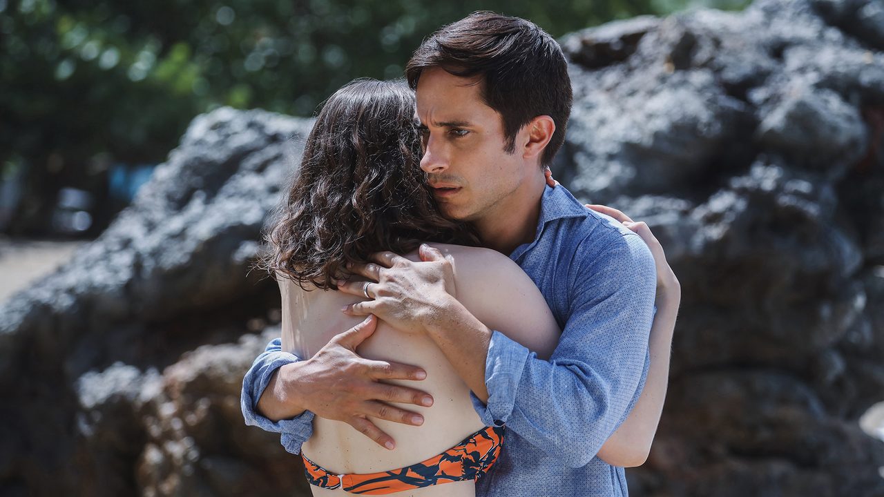 Bekijk de trailer van Old - Pathé Thuis